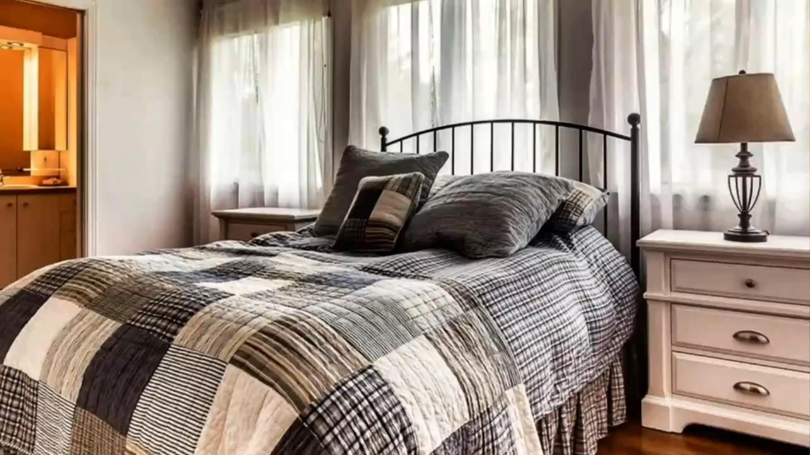 Metal Bed Frames for Charming Bedroom Décor 😀👍