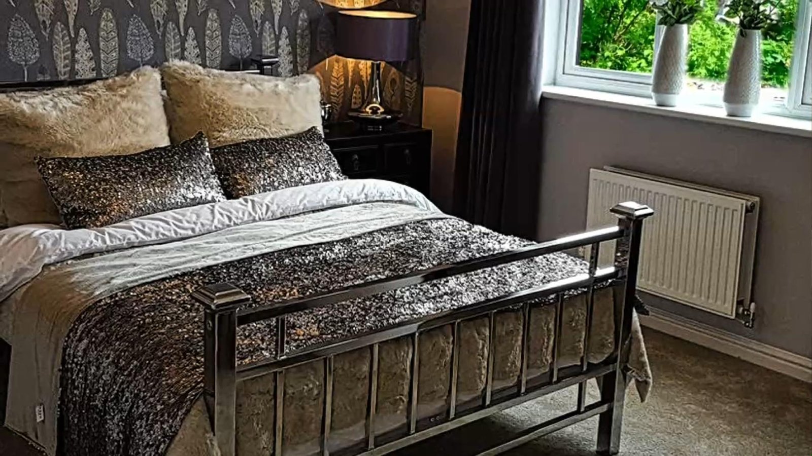Metal Bed Frames for Charming Bedroom Décor 😀👍